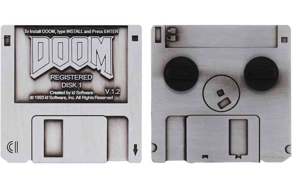 Spilla Videogame Doom Floppy Disk Pin Badge| La Bottega del Dido.